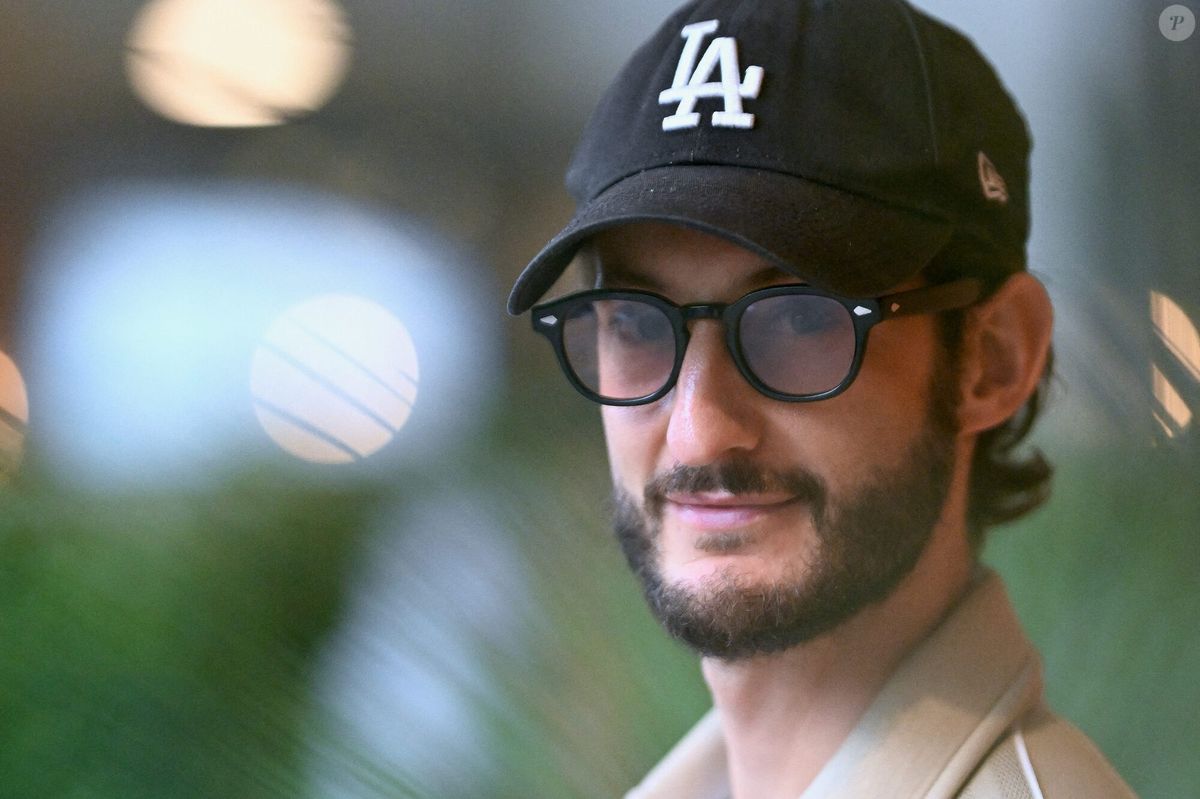 Photo : Pierre Niney pose au Village pendant les Internationaux de ...