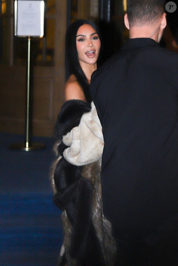 Photo : Kim Kardashian et sa mère Kris Jenner sortent du restaurant ...