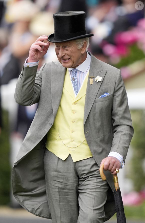 Charles III agacé par son fils le prince William ? Le comportement de ...