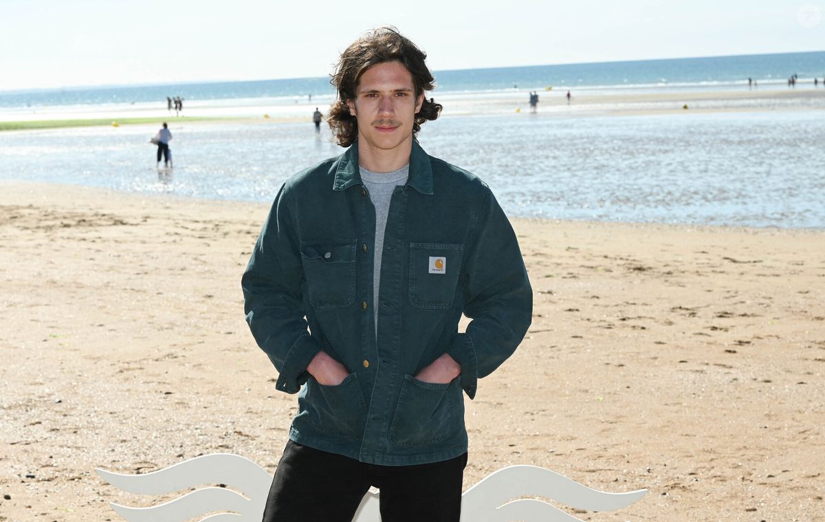Photo : Abraham Wapler lors d'un photocall sur la plage de Cabourg ...