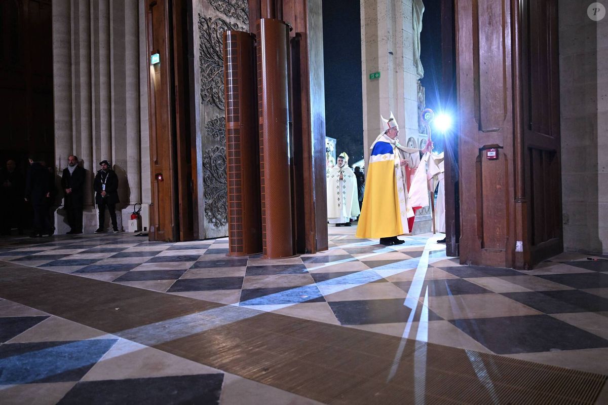 Photo : Mgr Laurent Ulrich, archevêque de Paris lors de la cérémonie de ...