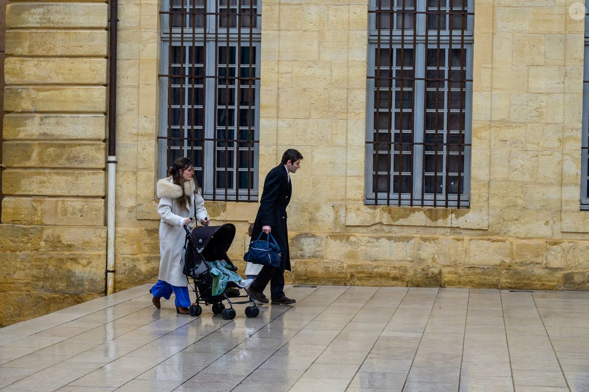 Photo : Marie et Colomban Soleil, parents d'Emile, arrivent à la ...