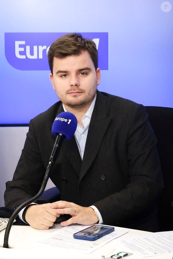 Gauthier Le Bret (CNews / Europe 1) pose fièrement avec son fils d'un ...