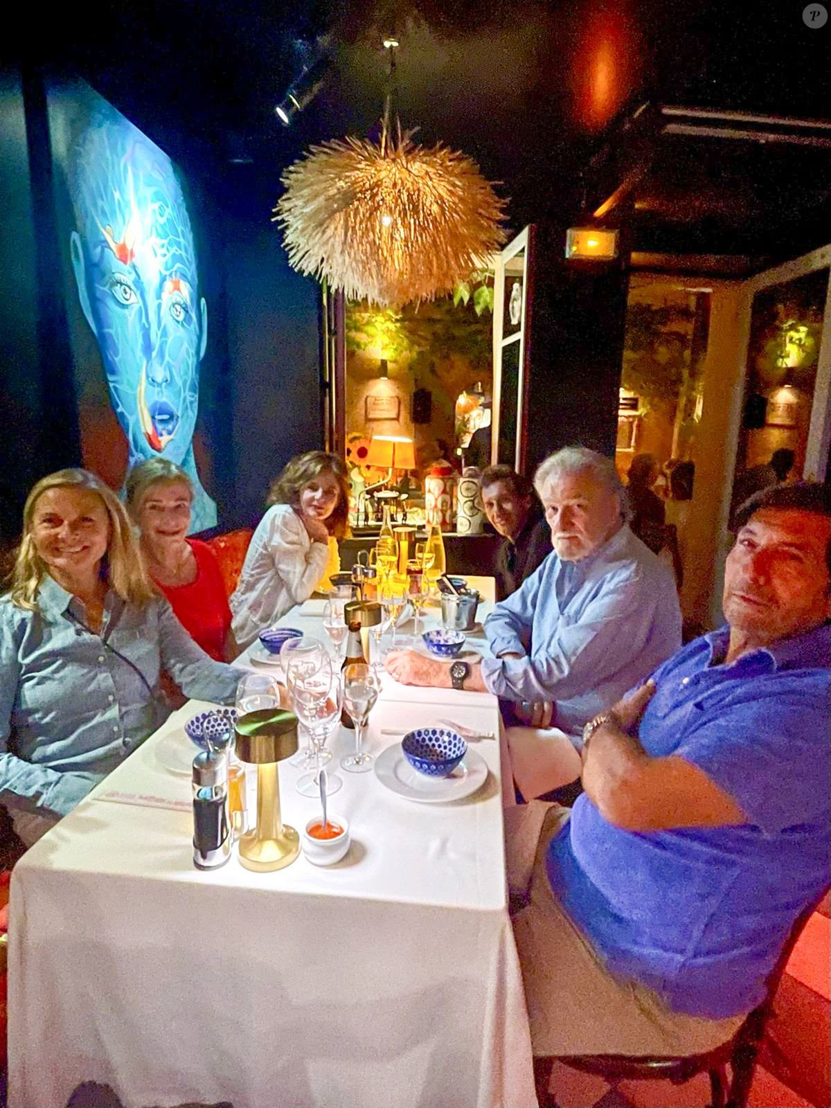 Photo : Exclusif - Eddy Mitchell dîne avec sa femme, sa fille et des ...