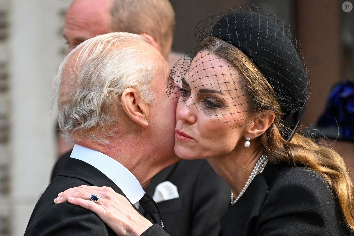 Photo : La famille royale durant les obsèques de la duchesse de Kent ...