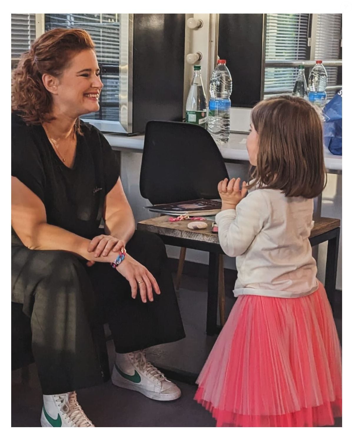 Photo : Et elle ne se rend pas compte que sa maman est célèbre Son mari ...