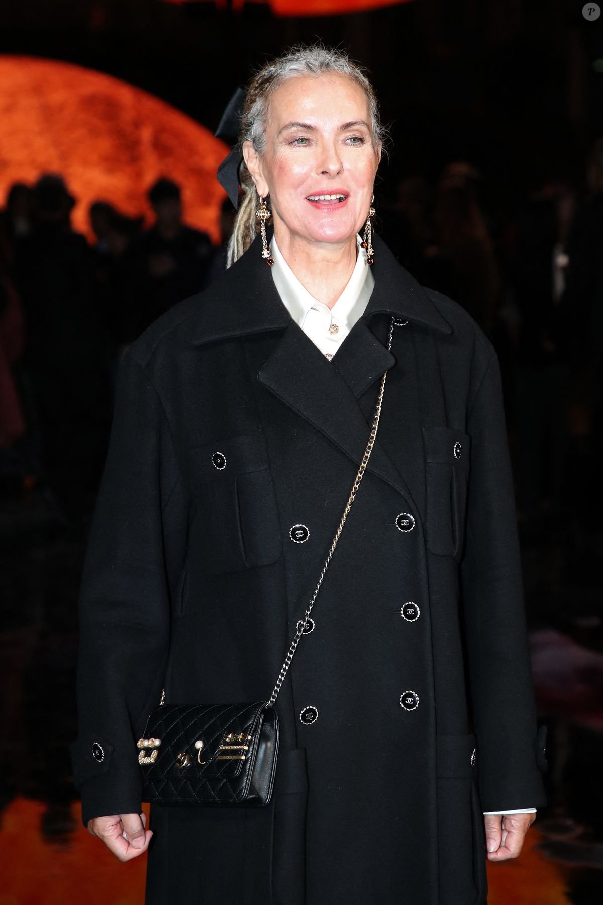 Photo : Carole Bouquet - Célébrités au Défilé Chanel, Collections Prêt ...