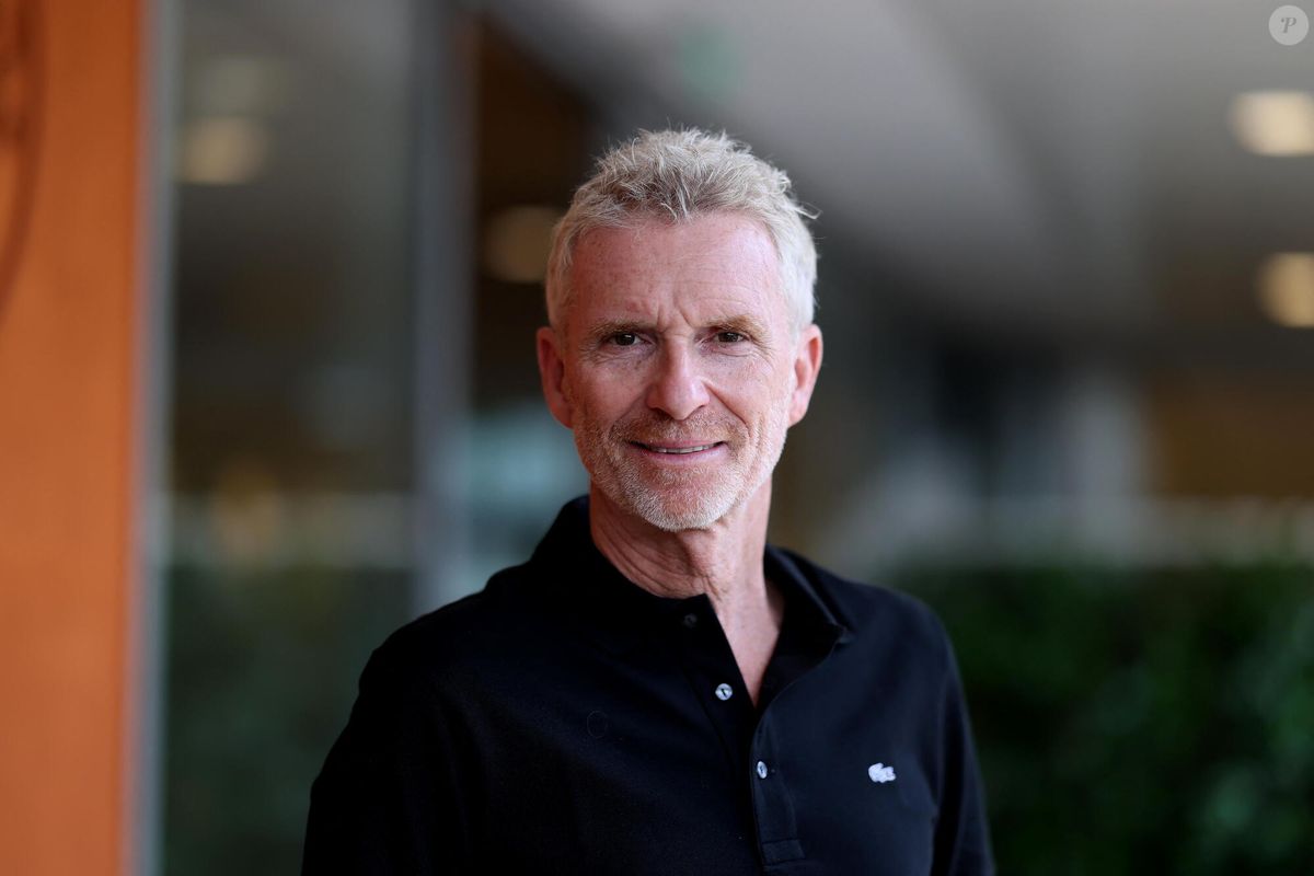 Photo : Denis Brogniart au village lors des Internationaux de France de ...