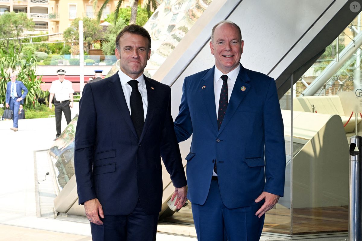 Photo : Le prince Albert II de Monaco accueille le président Emmanuel ...