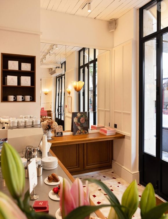 Jeanne Damas inaugure le Café en Rouje, un projet qui est inspiré de ...