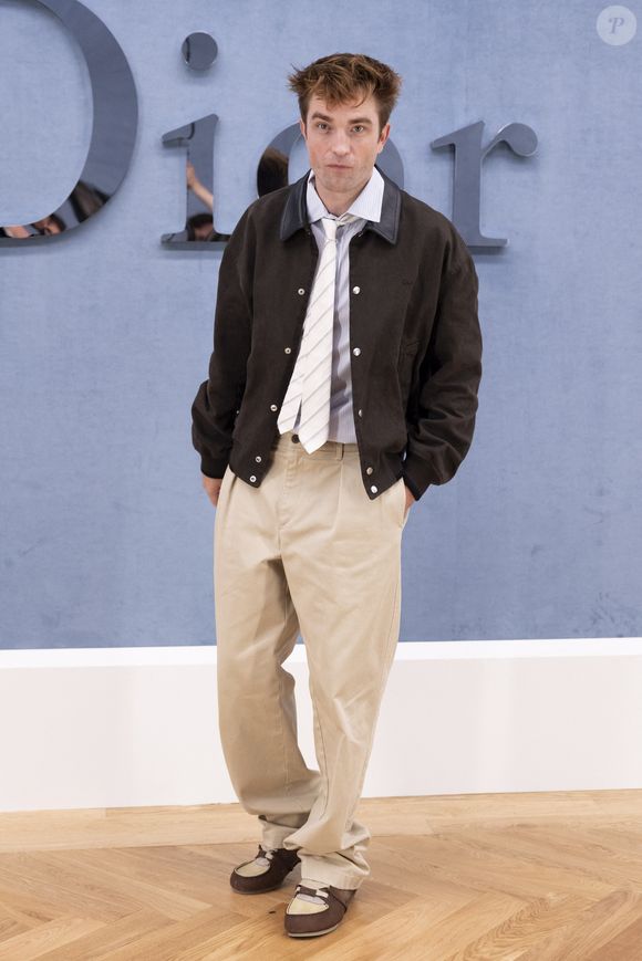 Photo : Robert Pattinson au photocall au défilé DIOR de la mode homme ...