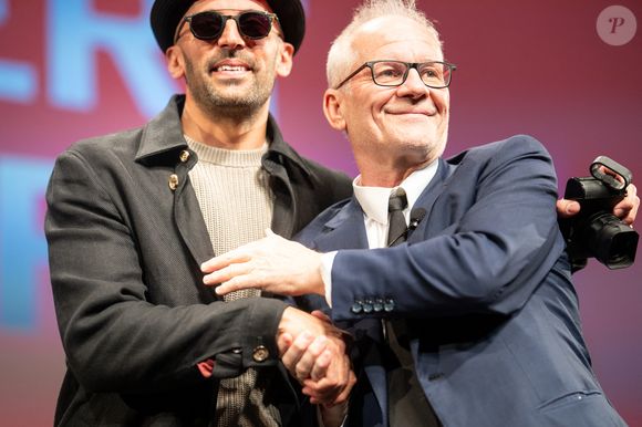 Photo : L'artiste JR et Thierry Frémaux - Masterclass avec Robert de ...
