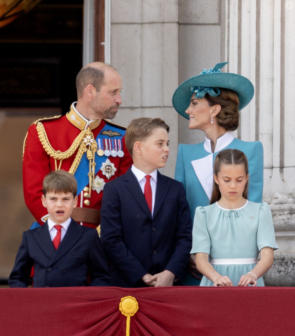 Photo : Les membres de la famille royale britannique au balcon de ...