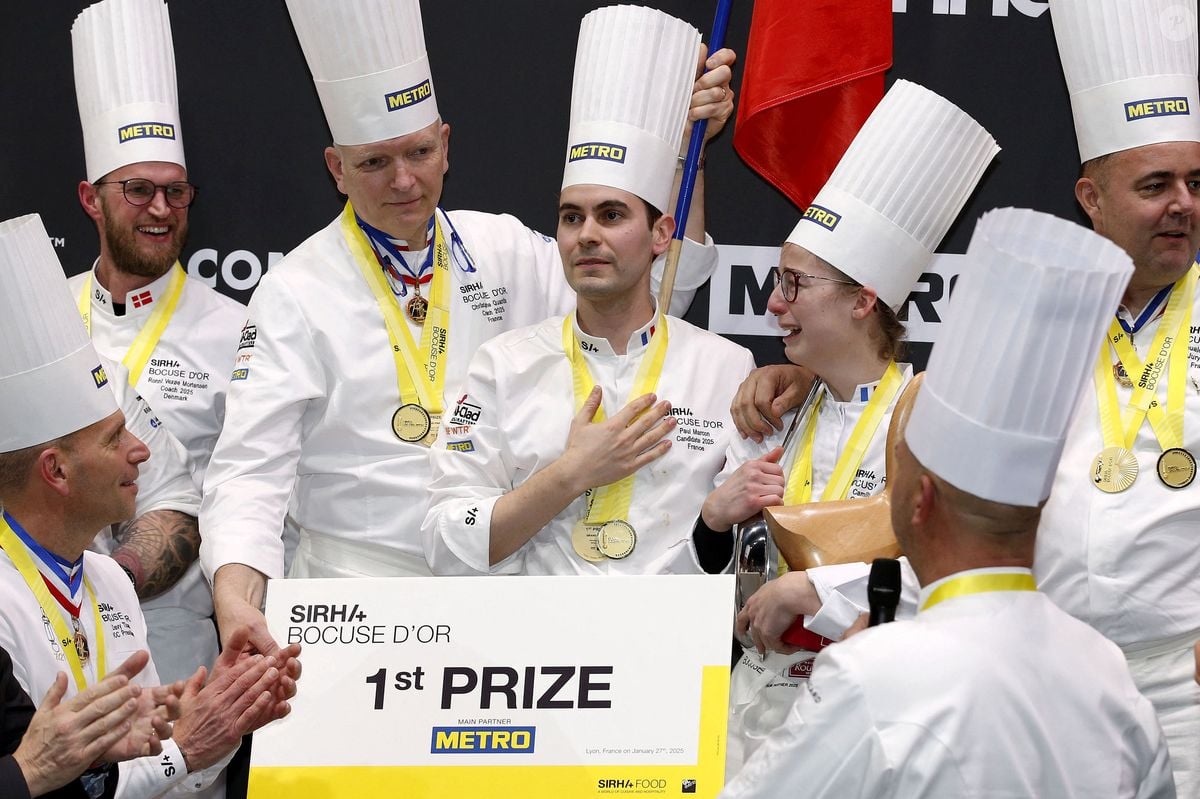 Photo : Le chef Paul Marcon, au centre, célèbre sa victoire, avec sa ...