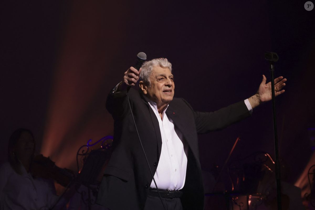 Photo : et en tant que garde du corps d'Enrico Macias et Charles De ...