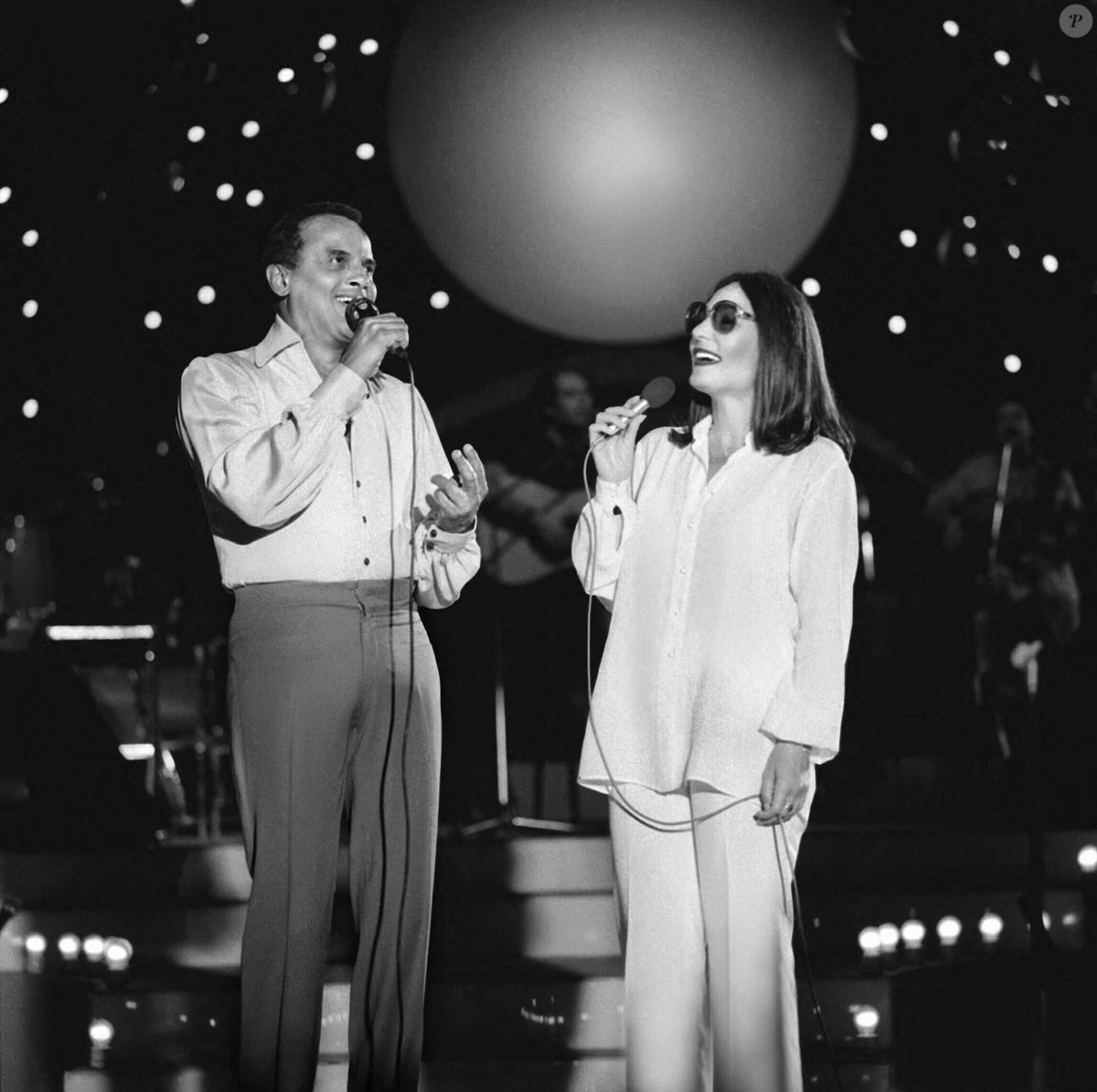 Photo : Harry Belafonte, Nana Mouskouri, années 80, concert, musique, performance Photo by DPA ...