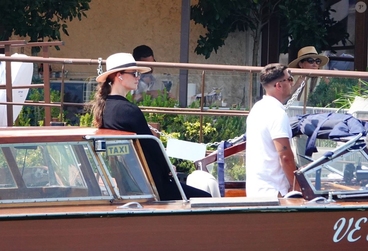 Photo : Karlie Kloss arrive à Venise pour assister au mariage de Jeff ...