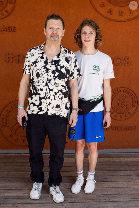 Photo : Jerome Kircher et son fils Samuel Kircher au village lors des ...