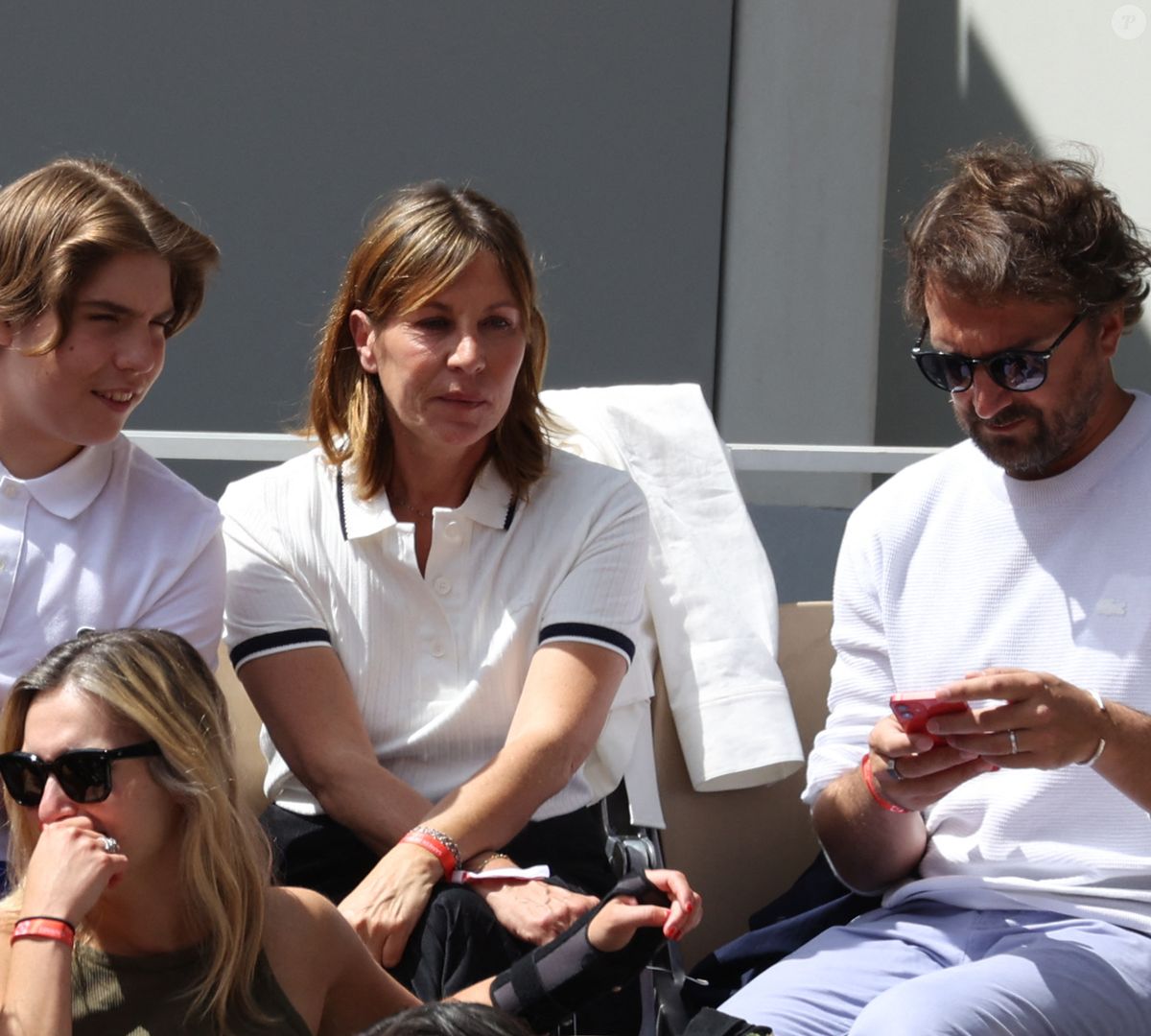 Photo : Mathilde Seigner et son fils Louis, Louis-Julien Petit dans les ...