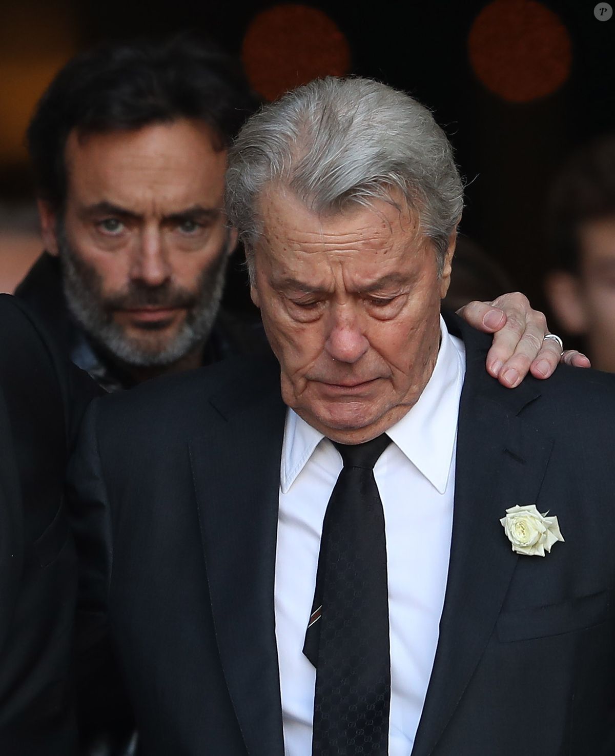 Photo : Alain Delon et son fils Anthony Delon - Sorties des obsèques de ...
