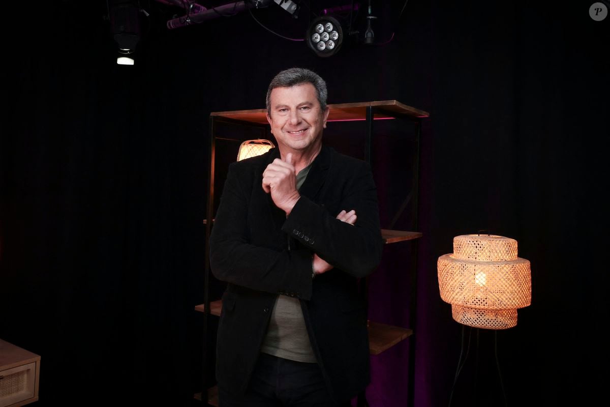 Photo : Pascal Bataille en interview pour "Purepeople", avec le format ...