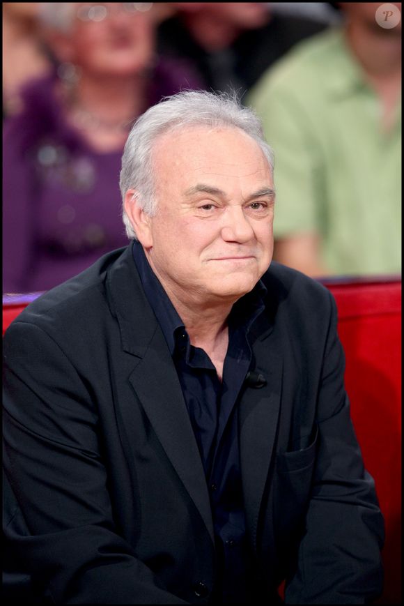 EXCLU Laurent Cabrol, séparé de sa femme, vit seul dans une grande ...