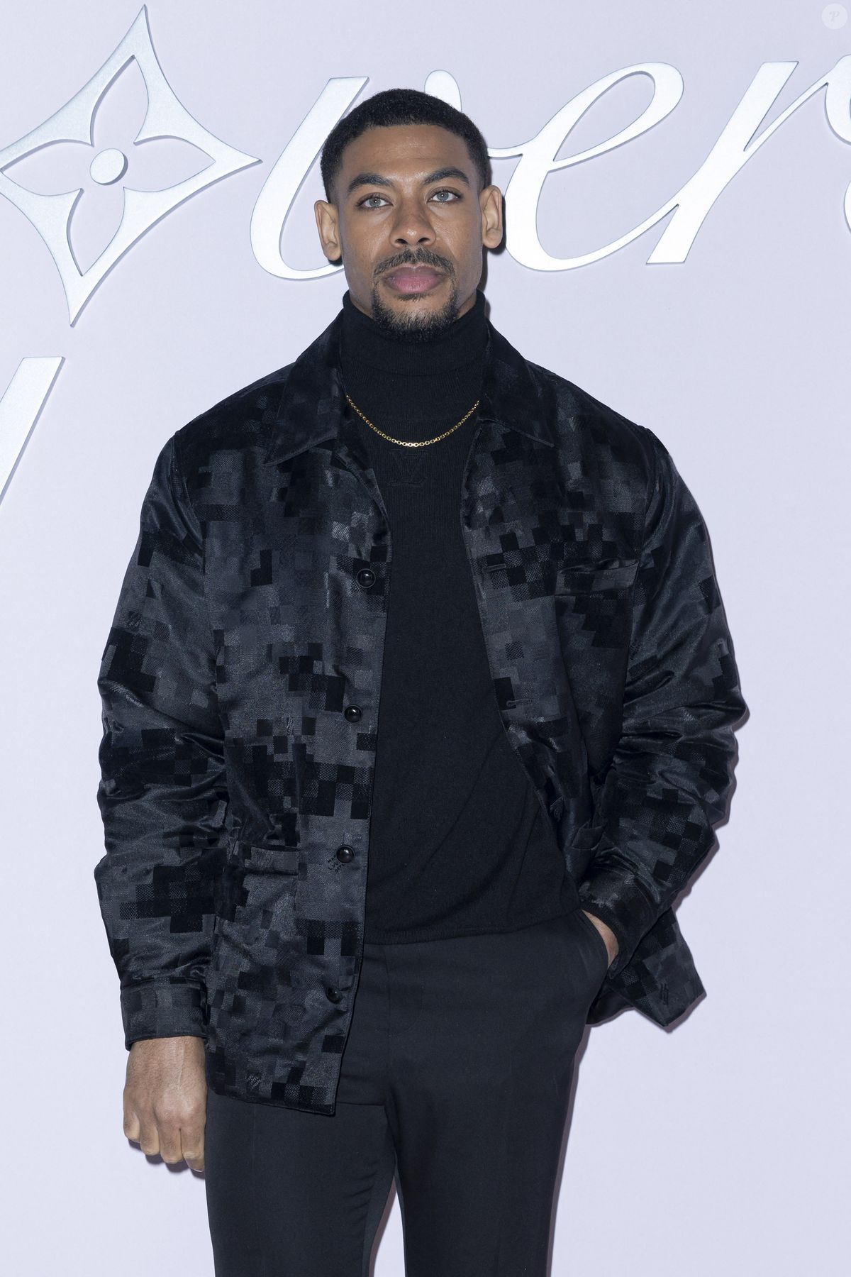 Photo : Aaron Pierre - Photocall pour le défilé Louis Vuitton prêt à ...