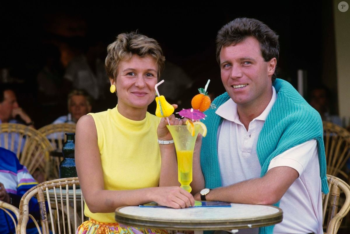 Photo : Il a révélé sa bisexualité à la télévision dans les années 1980 ...
