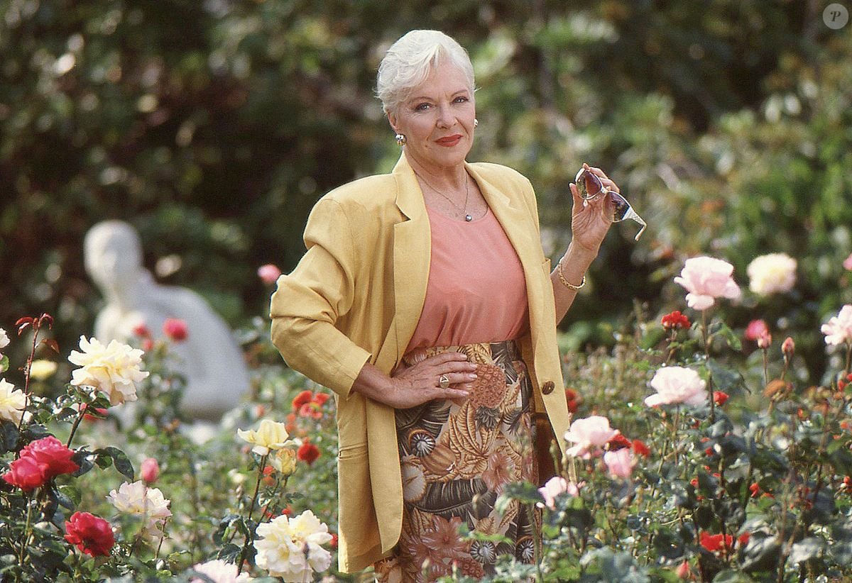 Photo : Line Renaud à son domicile à la Jonchère à Rueil Malmaison en ...