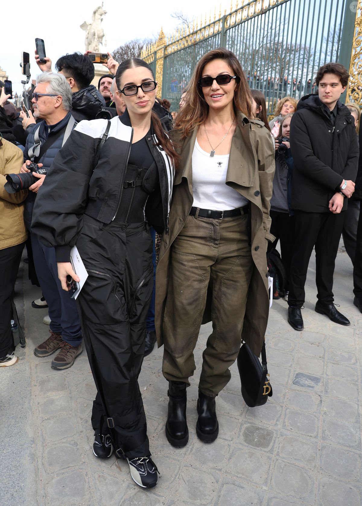 Photo : Shana Leelee Chasman et Nadia Farès aux arrivées au défilé ...