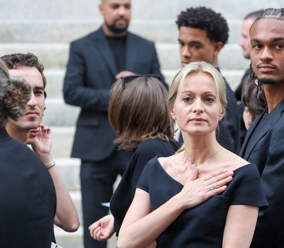 Ultimes adieux à Thierry Ardisson : la cérémonie religieuse capturée en ...