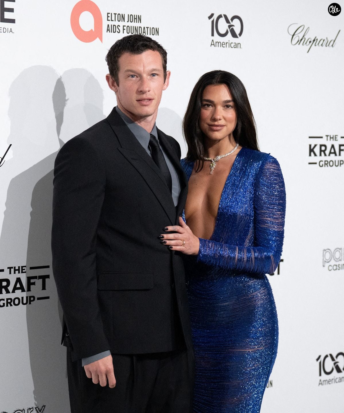 Photo : Callum Turner et Dua Lipa arrivent sur le tapis rouge de la 34e ...