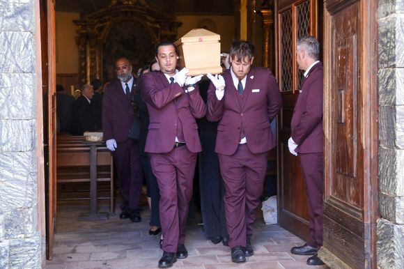 L'entourage de Chantal Nobel réuni à Ramatuelle : ses filles Alexandra ...