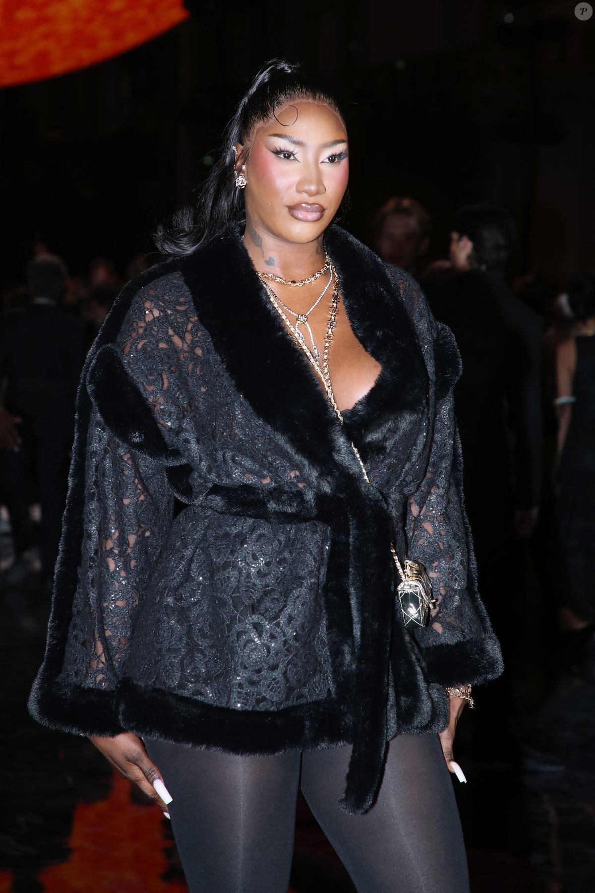 Photo : Aya Nakamura - Célébrités au Défilé Chanel, Collections Prêt-à ...