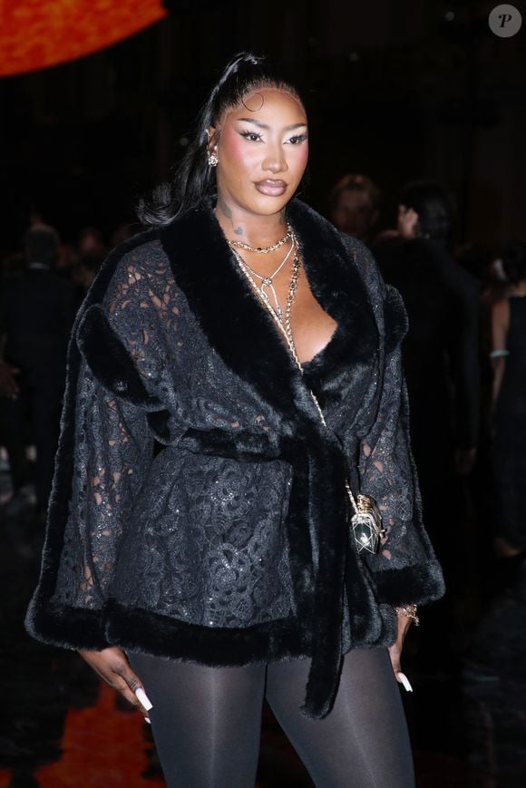 Photo : Aya Nakamura - Célébrités au Défilé Chanel, Collections Prêt-à ...