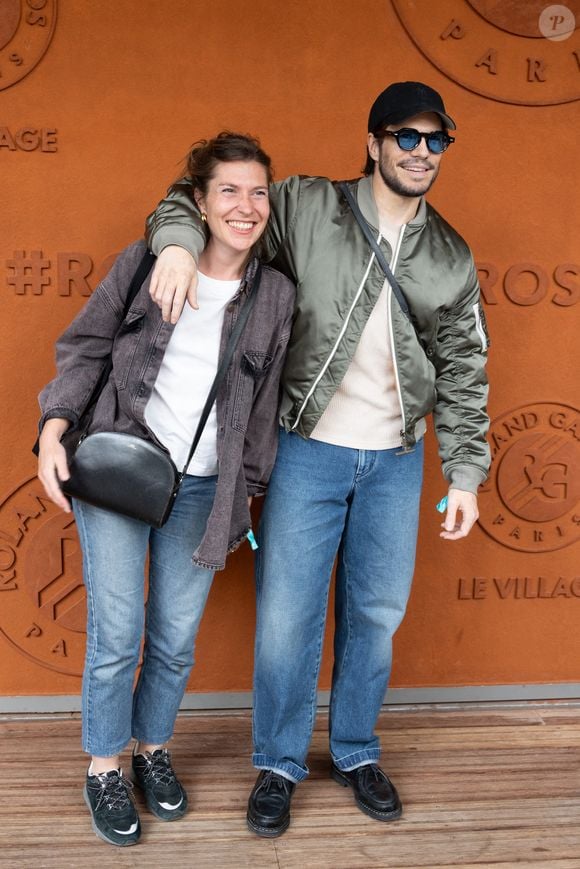 Adèle Exarchopoulos et François Civil jouent la distance à Roland ...