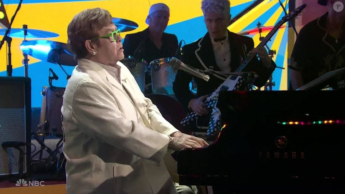 Photo : Elton John sur le plateau de la NBC le 6 avril 2025. Photo ...