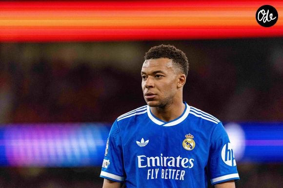 Photo : Kylian Mbappé lors du match de barrage de la Ligue des ...