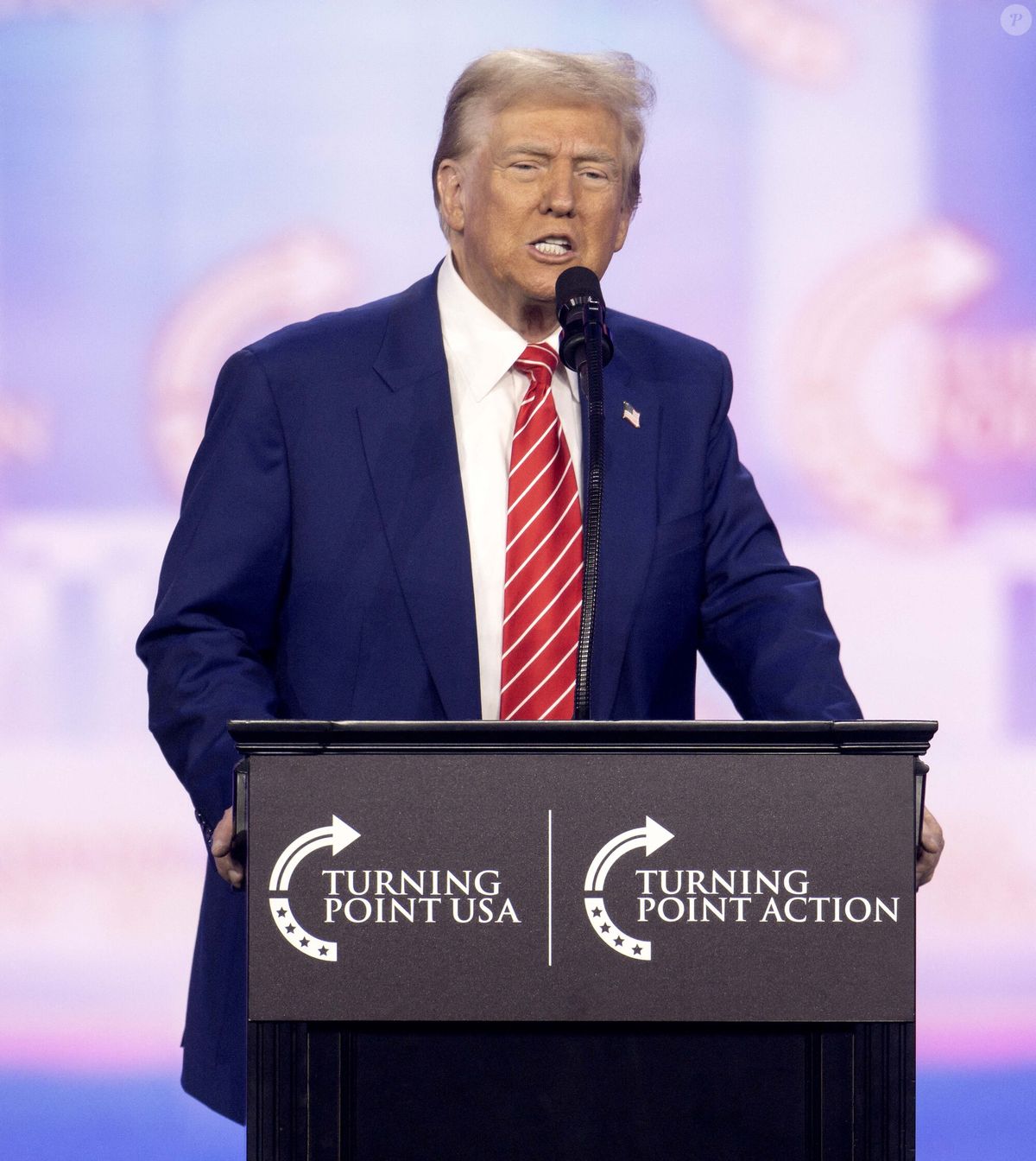 Photo : Donald Trump à la tribune lors du "Turning Point USA's ...