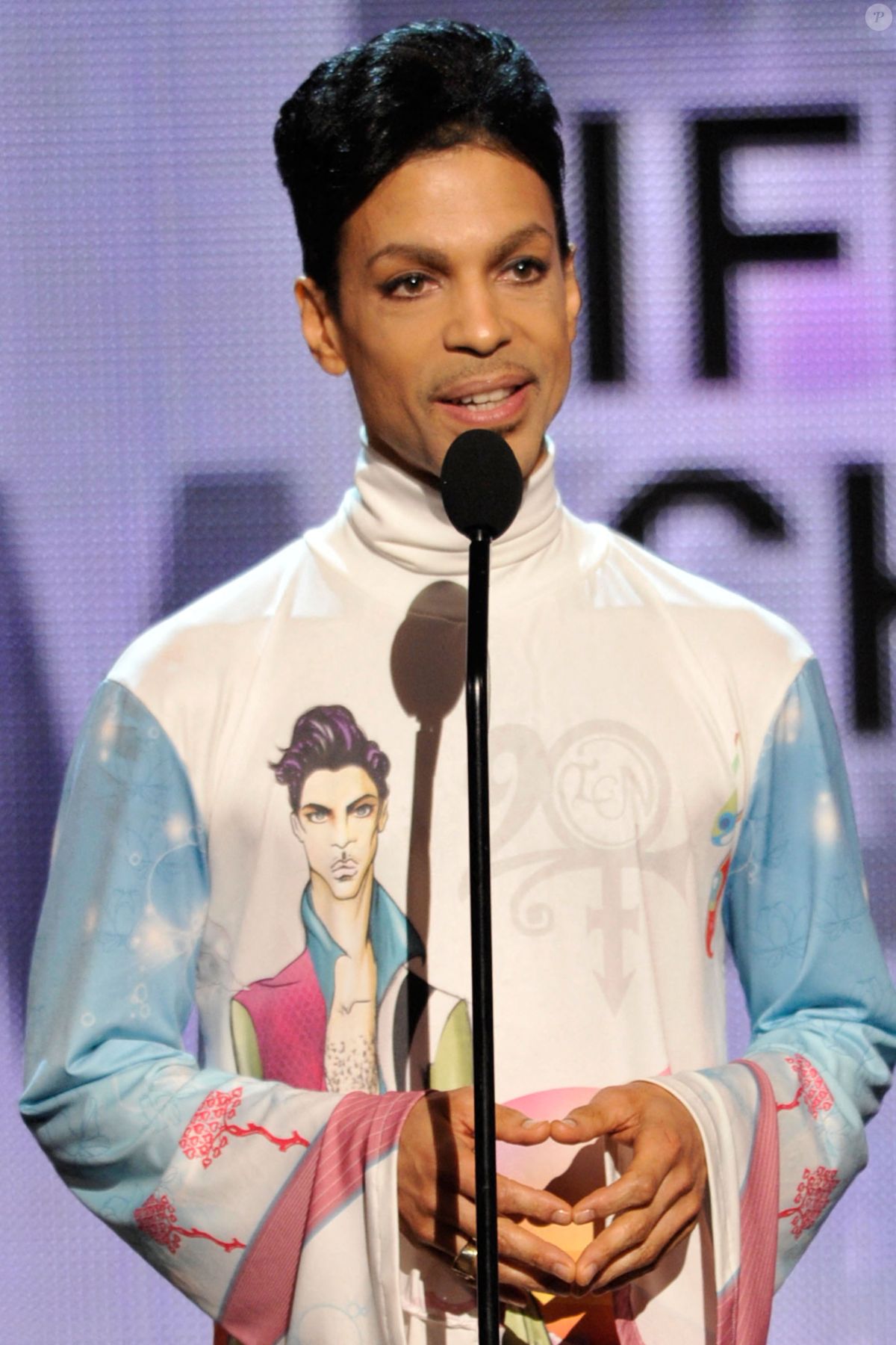 Photo : Prince sur scène lors des BET Awards 2010 au Shrine Auditorium ...