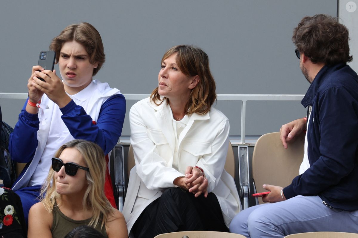 Photo : Mathilde Seigner et son fils Louis dans les tribunes des Internationaux de France de ...