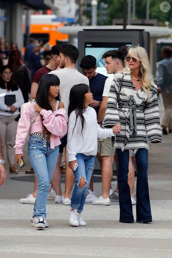 Laeticia Hallyday en couple avec Frédéric et à ses côtés pour franchir ...