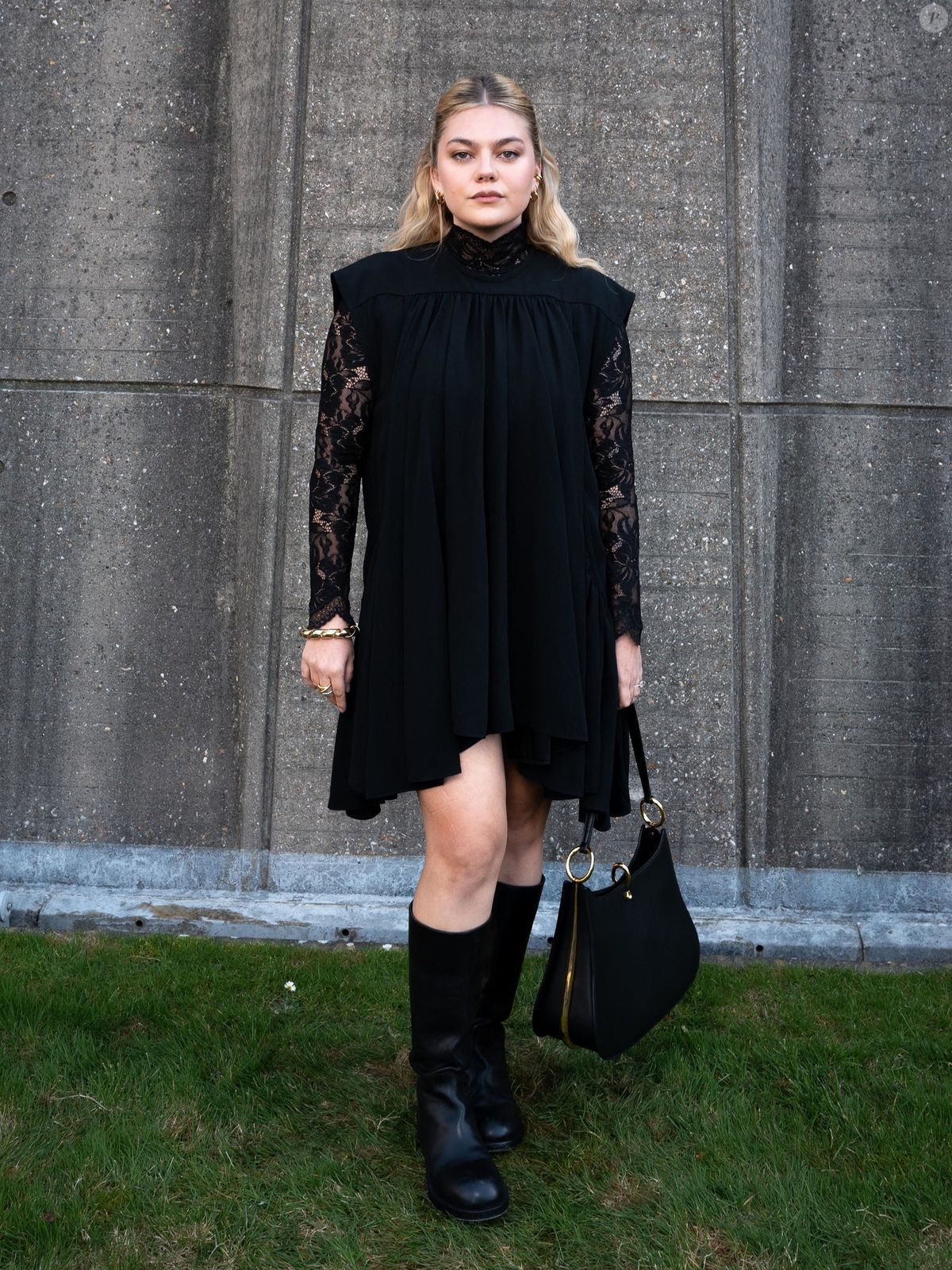 Photo : La chanteuse Louane (Louane Emera) au photocall du défilé ...