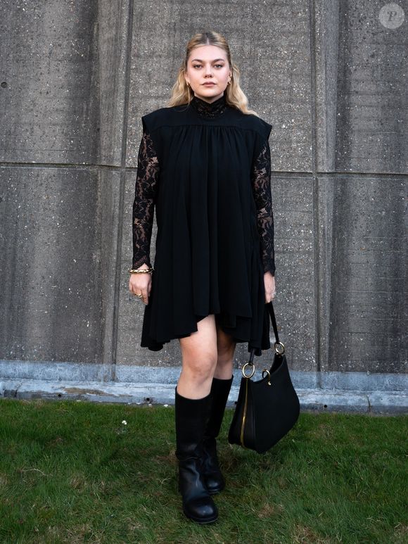 Photo : La chanteuse Louane (Louane Emera) au photocall du défilé ...