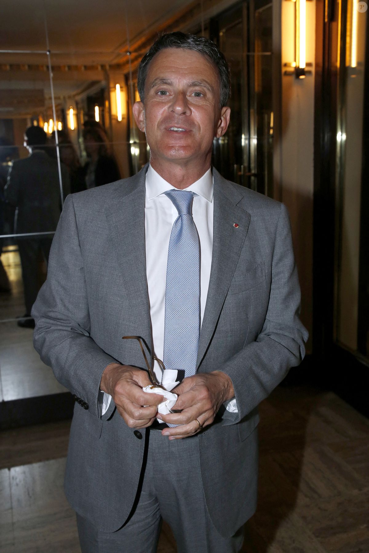 Photo : Exclusif - Manuel Valls - Stéphane Freiss est élevé au grade d ...