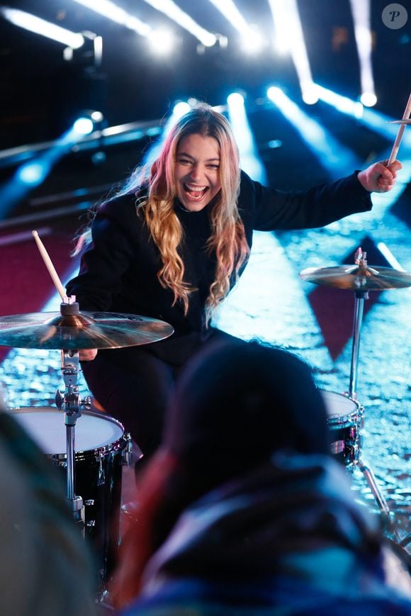 "Vous lui ressemblez beaucoup" : Santa parle de sa maman, chanteuse des ...