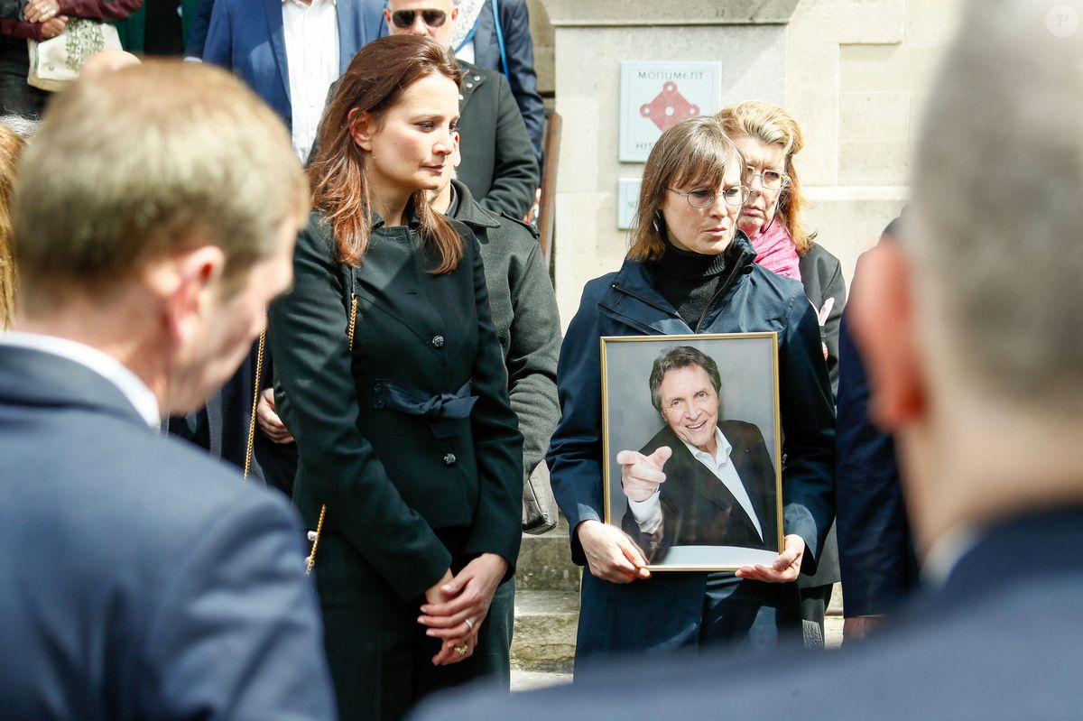 Photo : La veuve Patricia Ibach (Patricia Munoz) à la sortie des ...