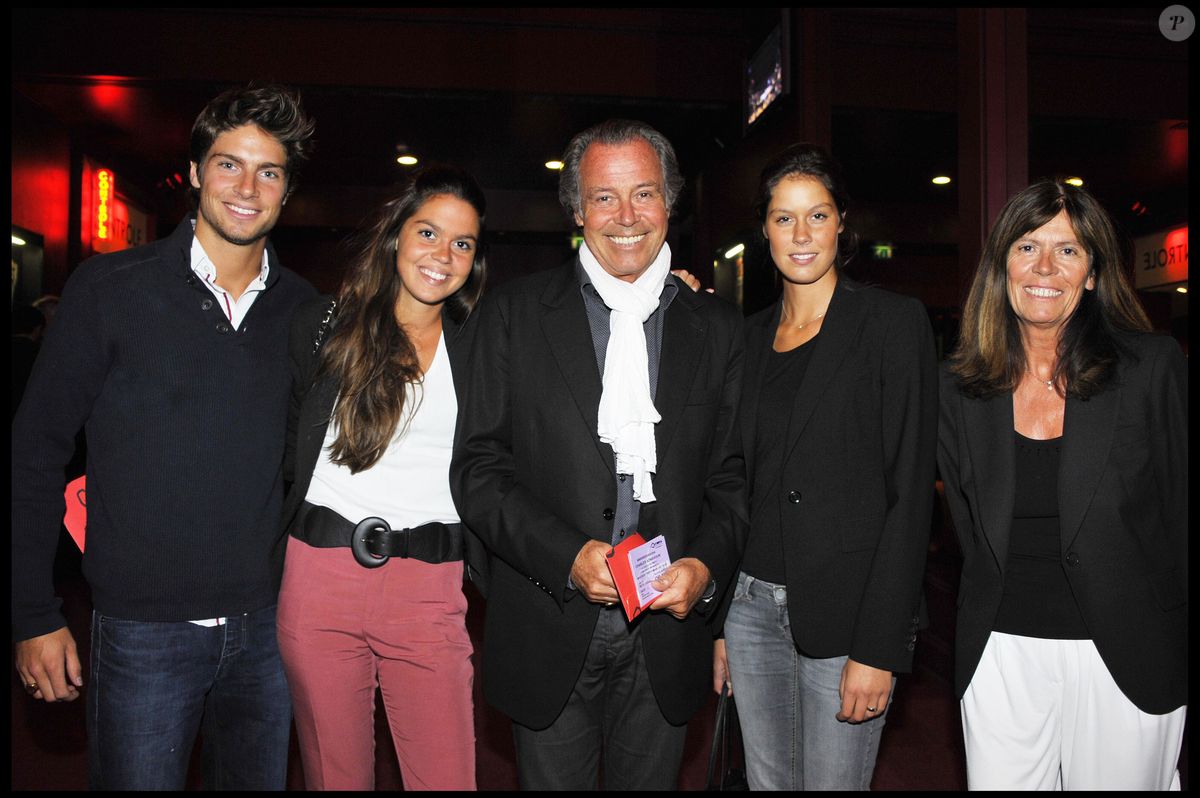 Photo : Exclusif - Béatrice, Fanny, Elsa, Tom et Michel Leeb en famille ...