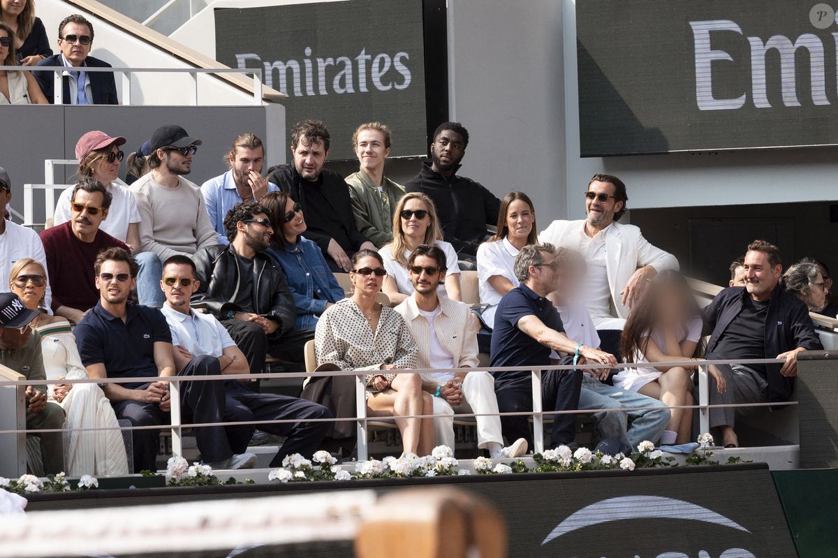 Photo : François Civil, sa soeur Marie, sa compagne Adèle Exarchopoulos ...