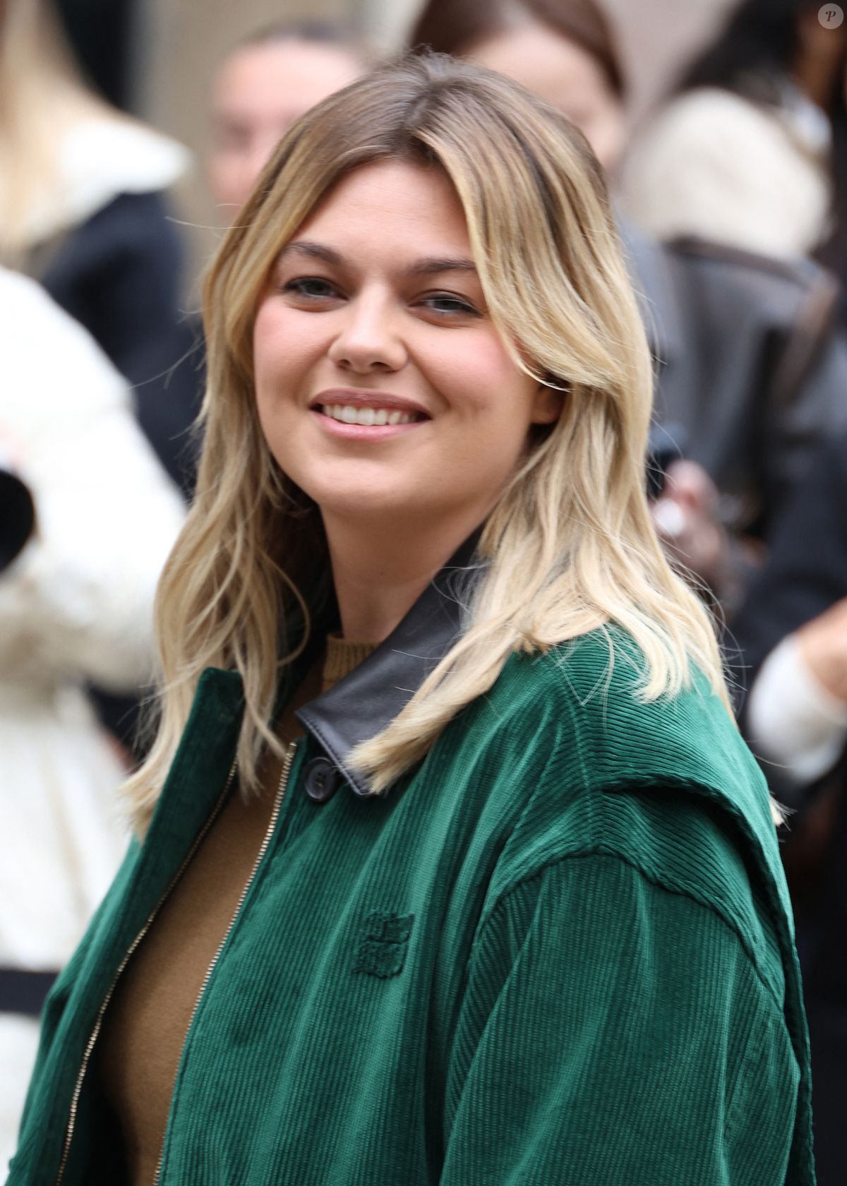Photo : Louane se console avec leurs trois chats et ses amies, devenues comme une seconde ...